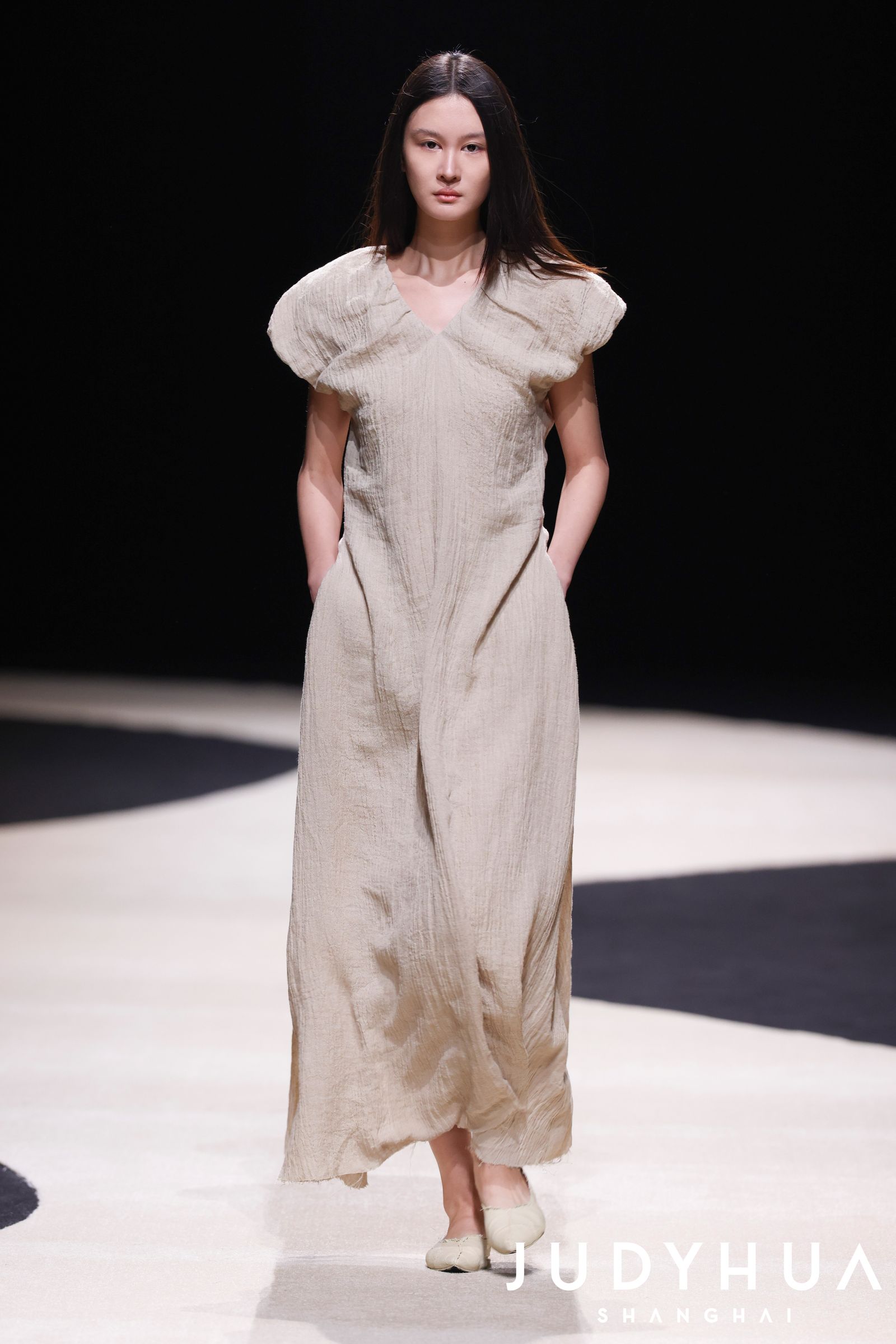 JUDYHUA2024秋冬“调香师日记”：透过云烟的“气味图景”